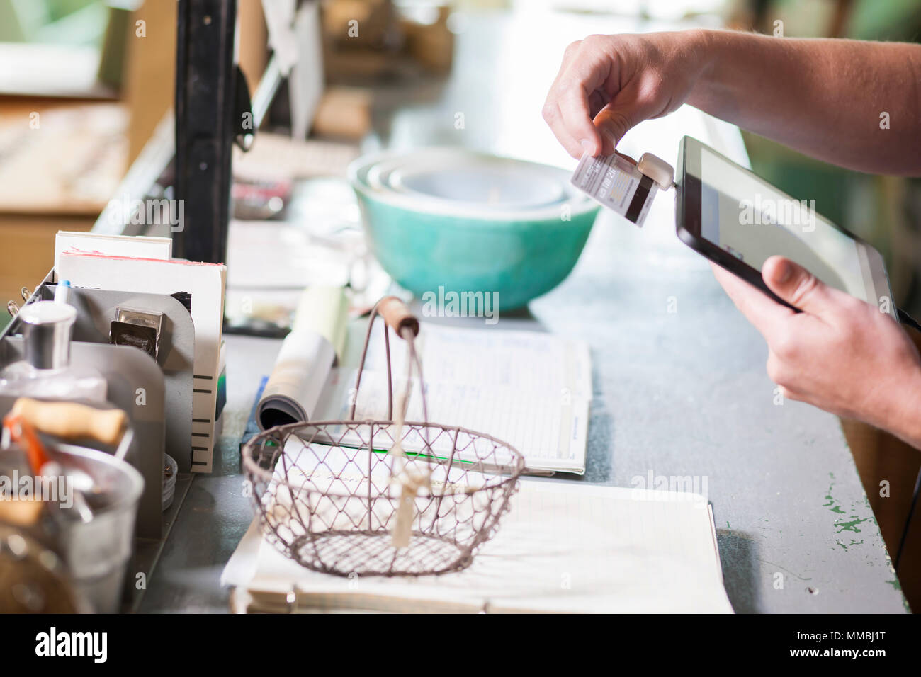 Transaction process hi-res stock photography and images - Alamy