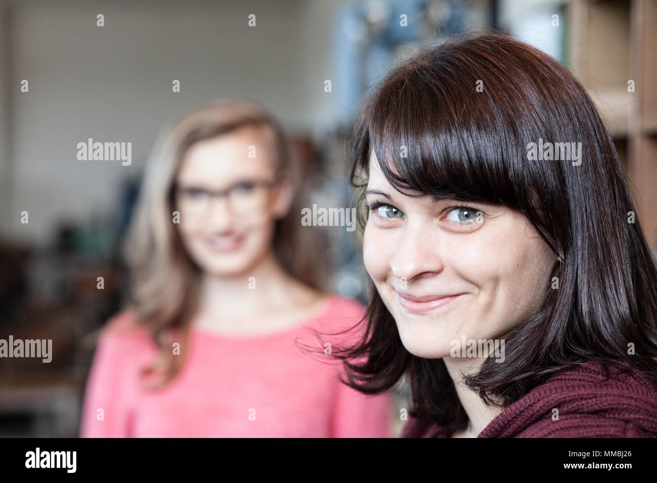 Women out shopping together hi-res stock photography and images - Alamy