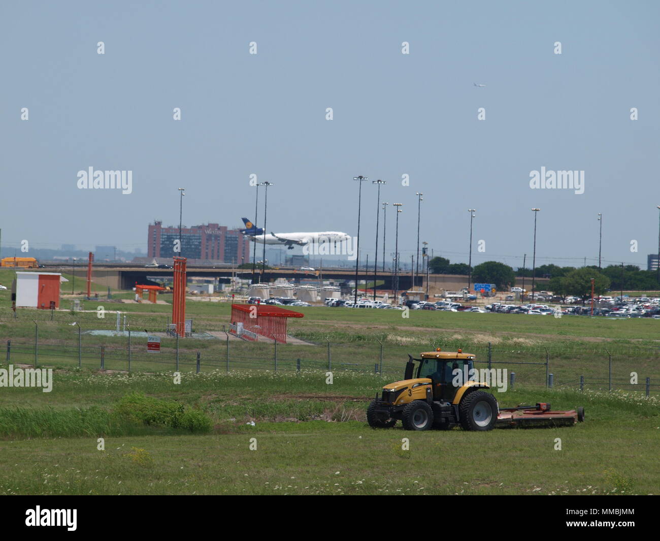Airport operational areas hi-res stock photography and images - Alamy