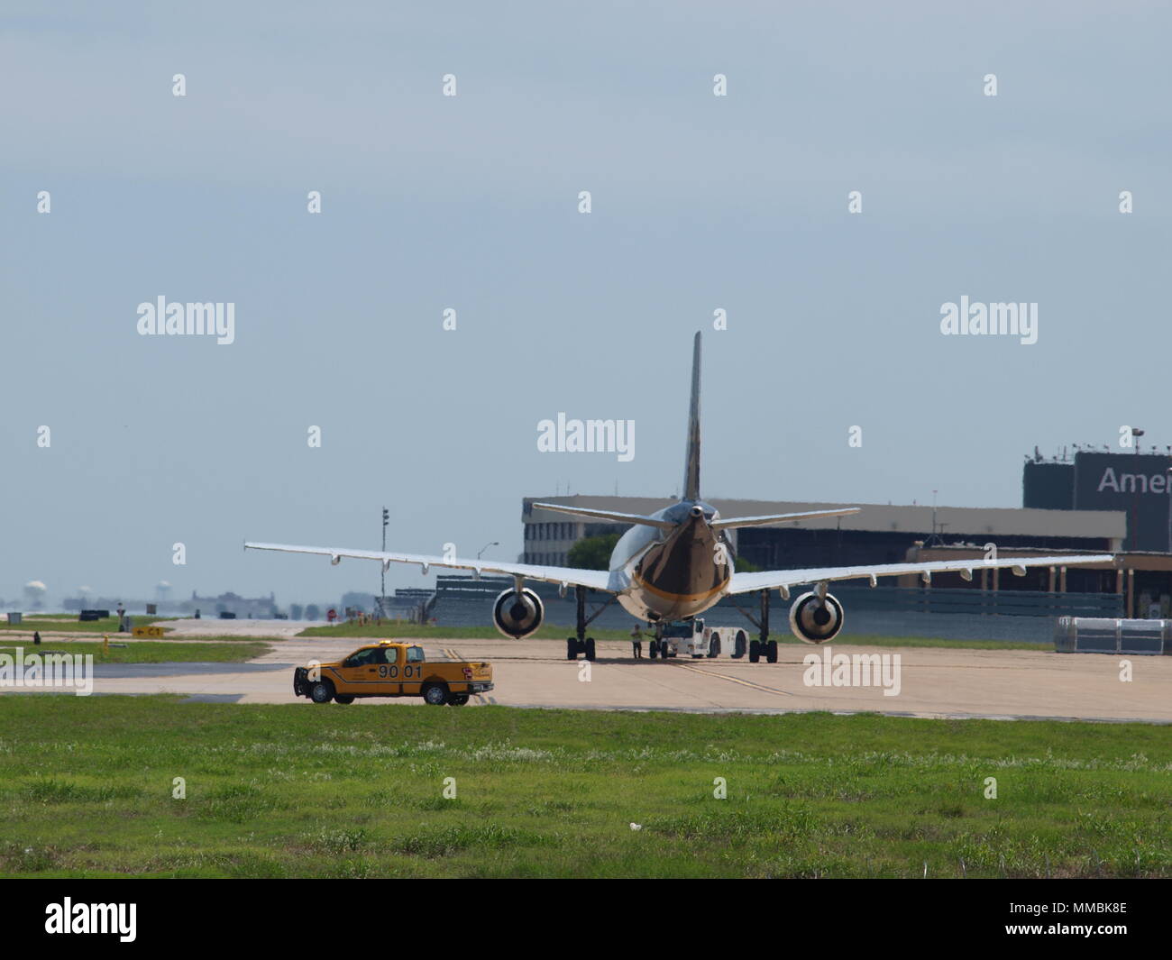 Airport operational areas hi-res stock photography and images - Alamy