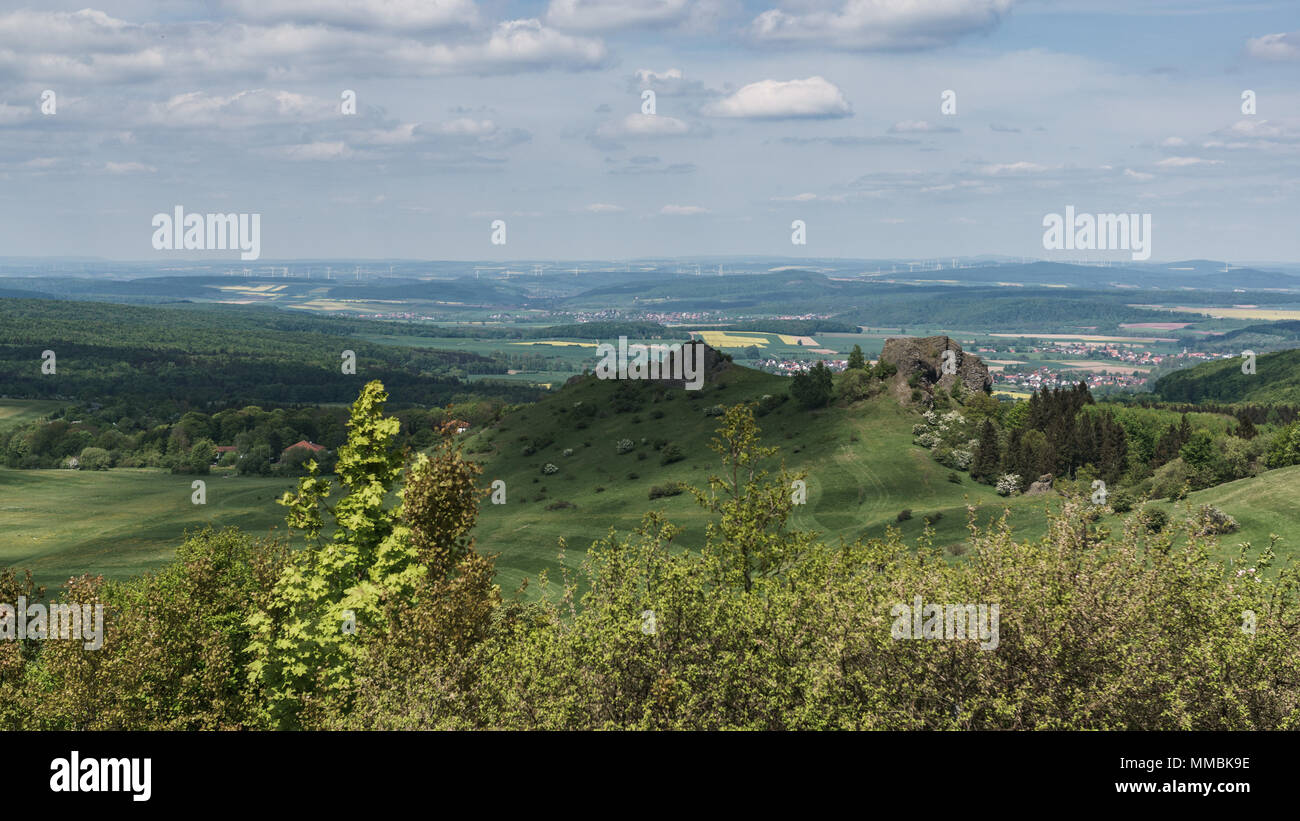 Rolling fields and distant hills hi-res stock photography and images ...