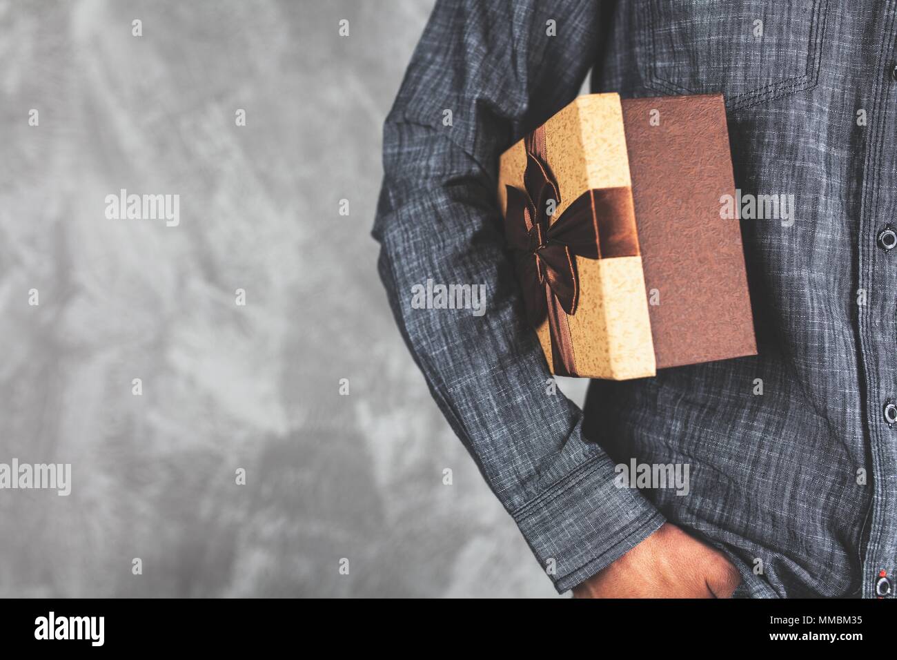 Hand man holding box hi-res stock photography and images - Alamy