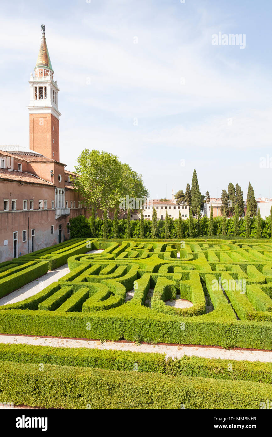Borges labyrinth hi-res stock photography and images - Alamy