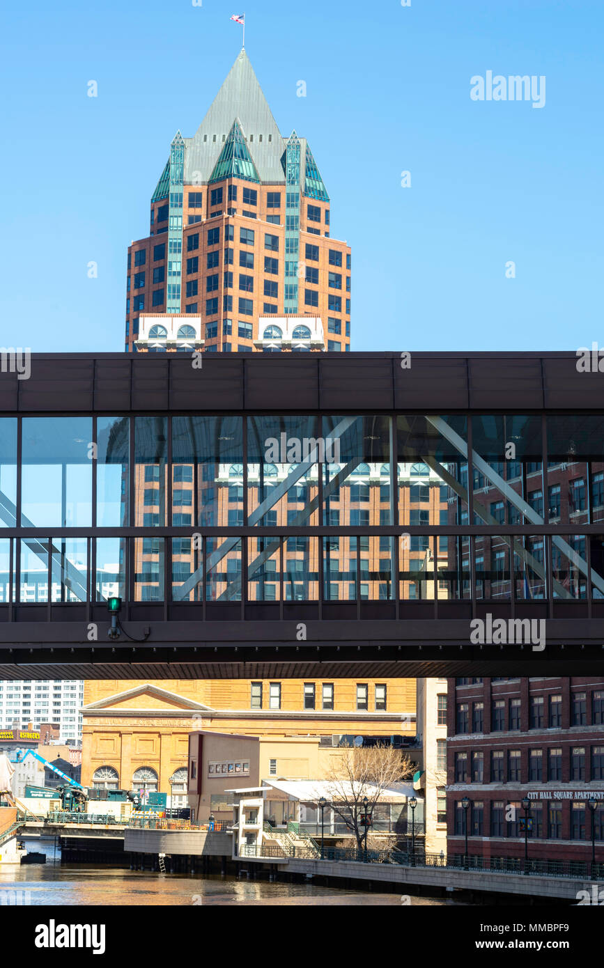 Milwaukee center hi-res stock photography and images - Alamy