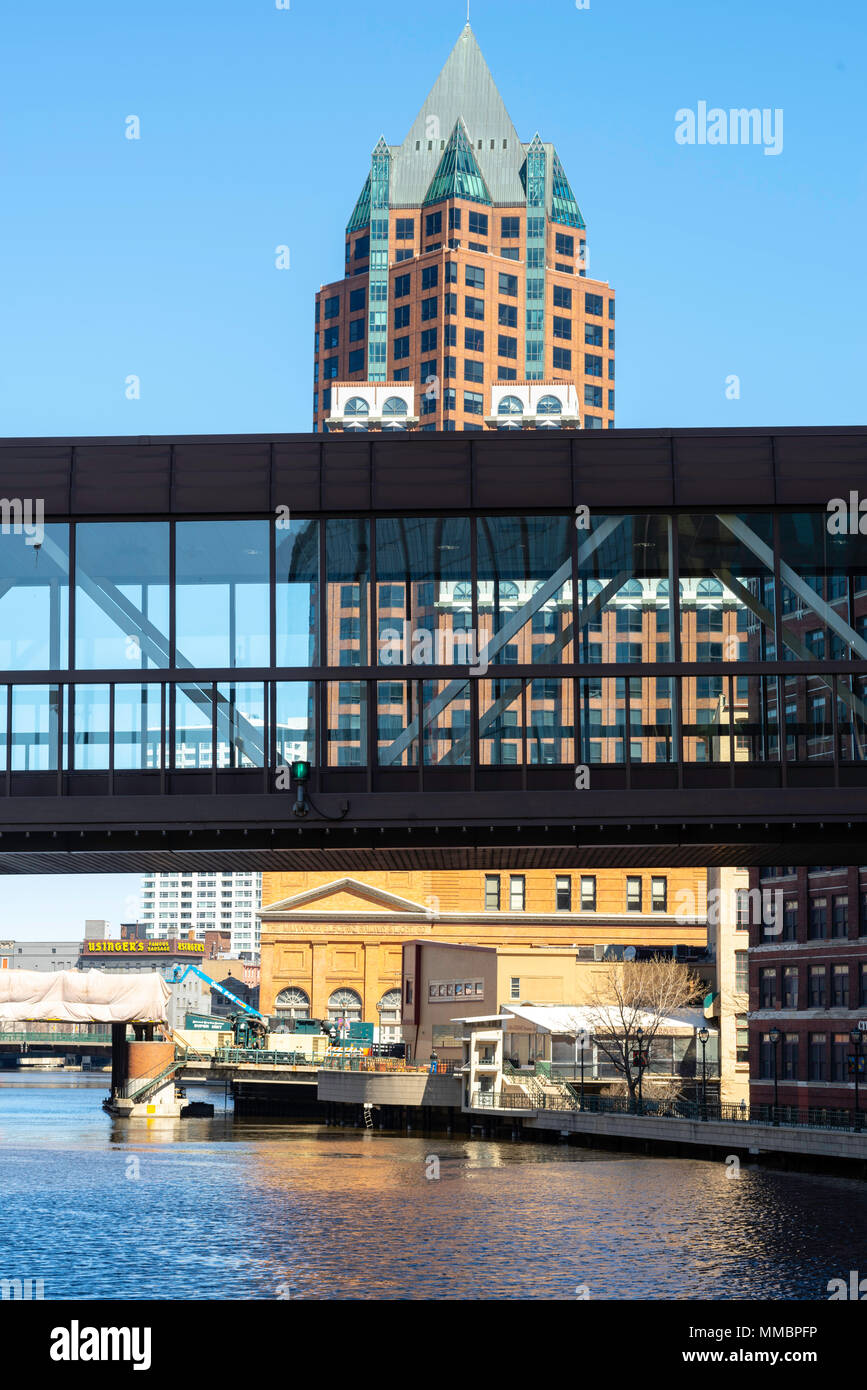 Milwaukee center hi-res stock photography and images - Alamy