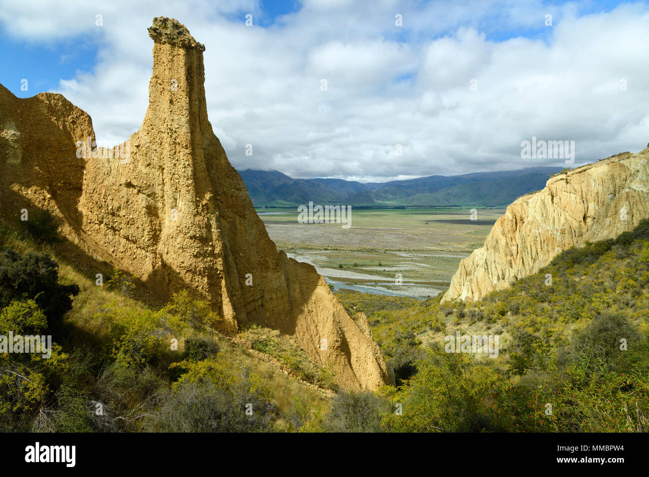 Clay cliffs omarama hi-res stock photography and images - Alamy
