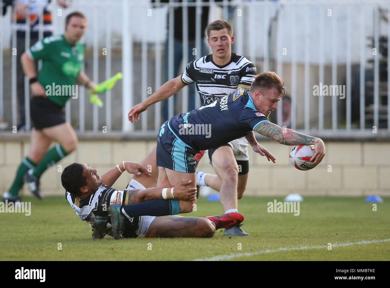 Sides opening try game against hull fc hi-res stock photography and ...