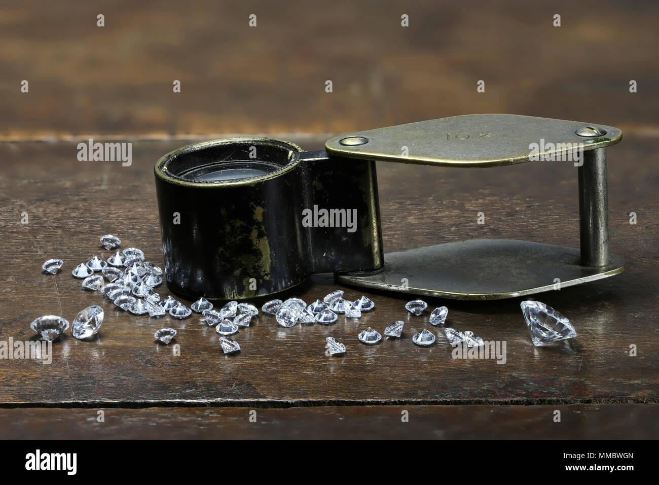 Diamond magnifying glass hi-res stock photography and images - Alamy