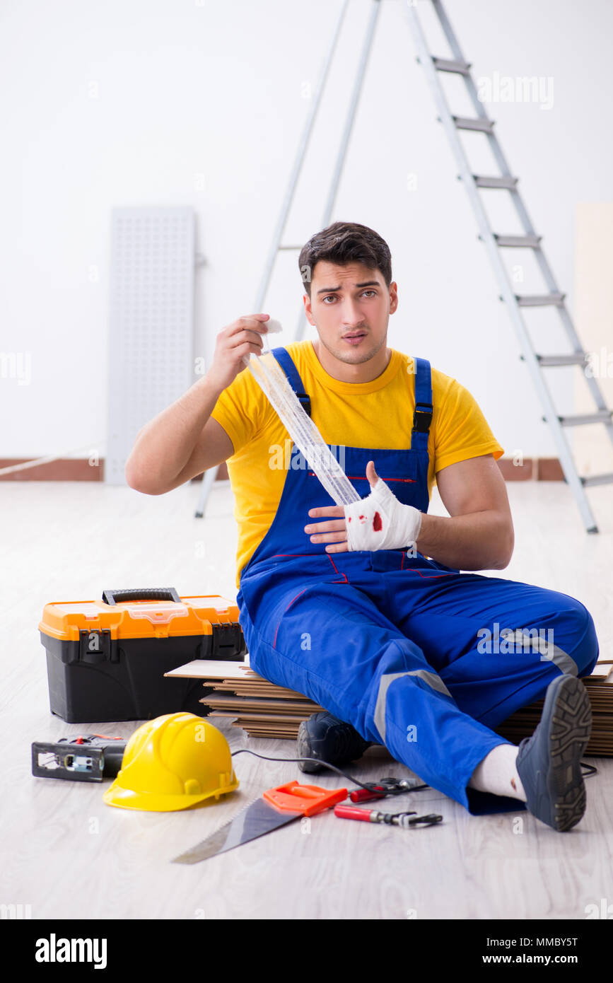 Worker with injured hand at construction site Stock Photo - Alamy