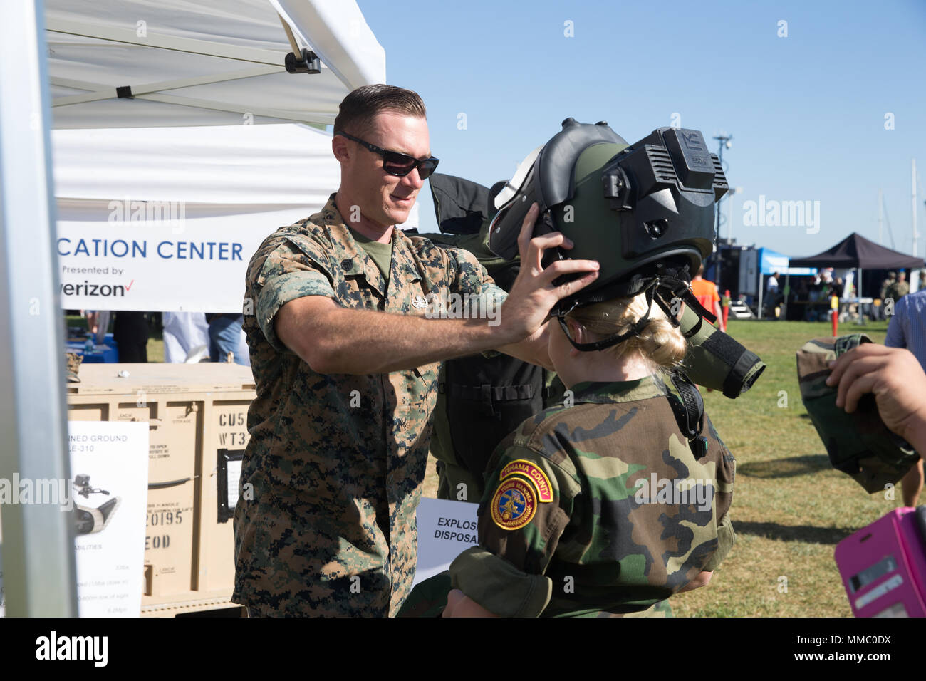 11 explosive ordnance disposal regiment hi-res stock photography and ...