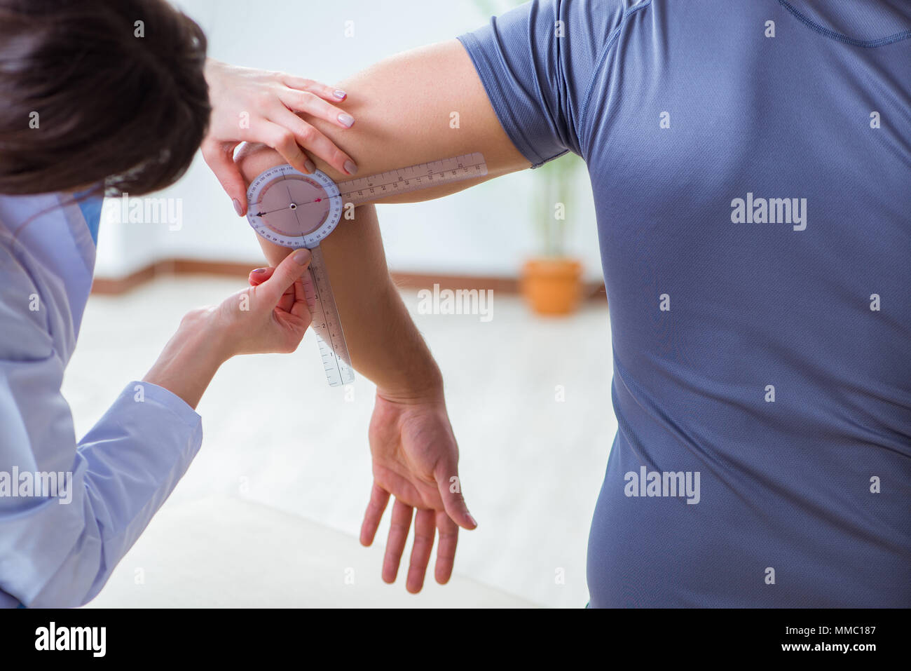 Shoulder flexibility test hi-res stock photography and images - Alamy