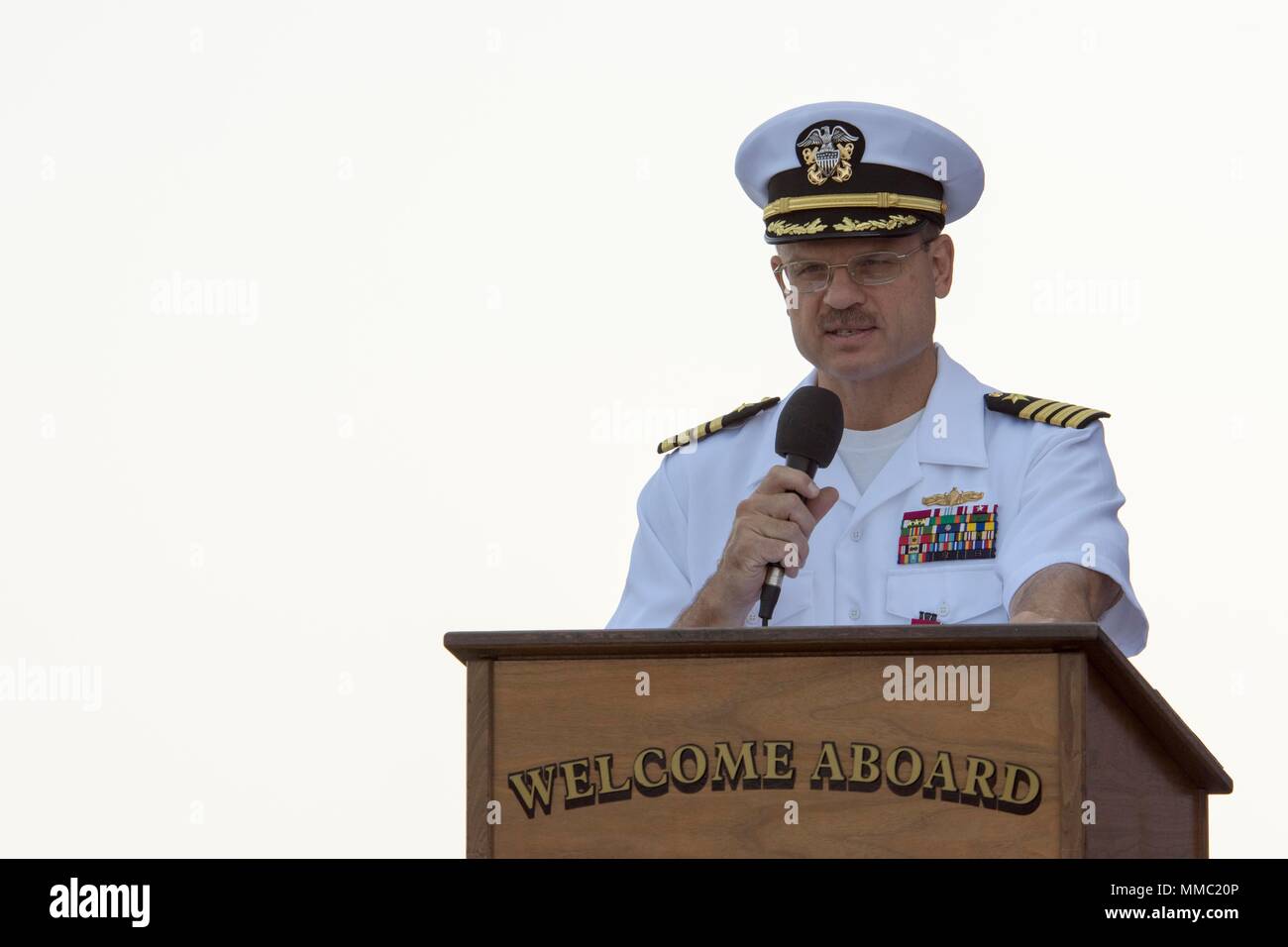 ARABIAN GULF (Oct. 2, 2017) Capt. Mark Oberley delivers his farewell ...