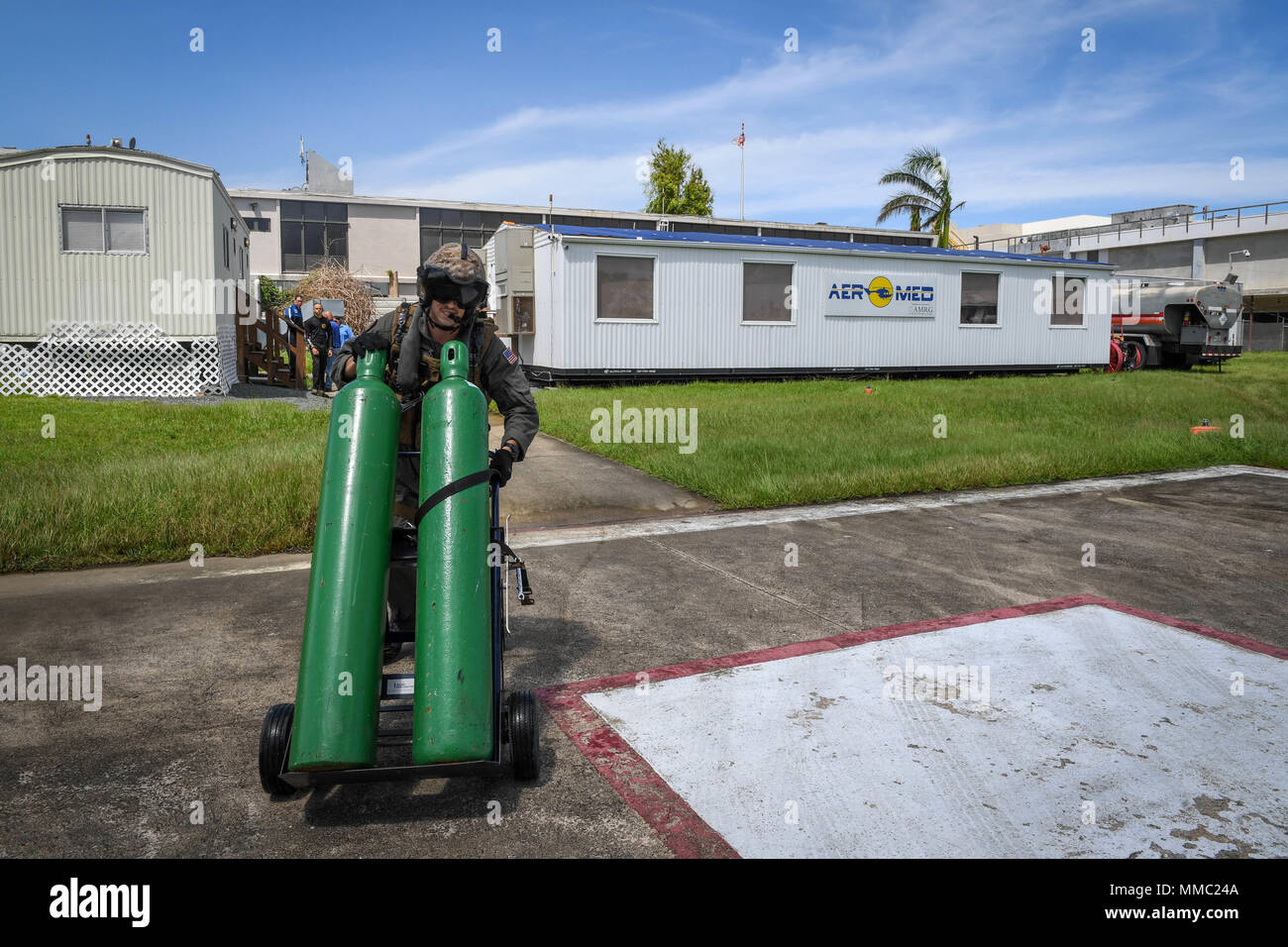 Empty oxygen tanks hi-res stock photography and images - Alamy