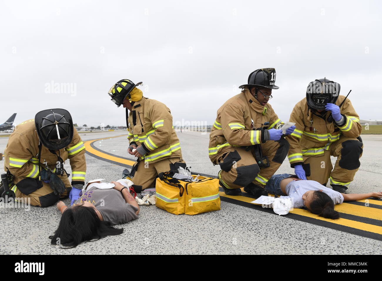 Charlotte-Douglas International Airport fire-fighters render aid and ...