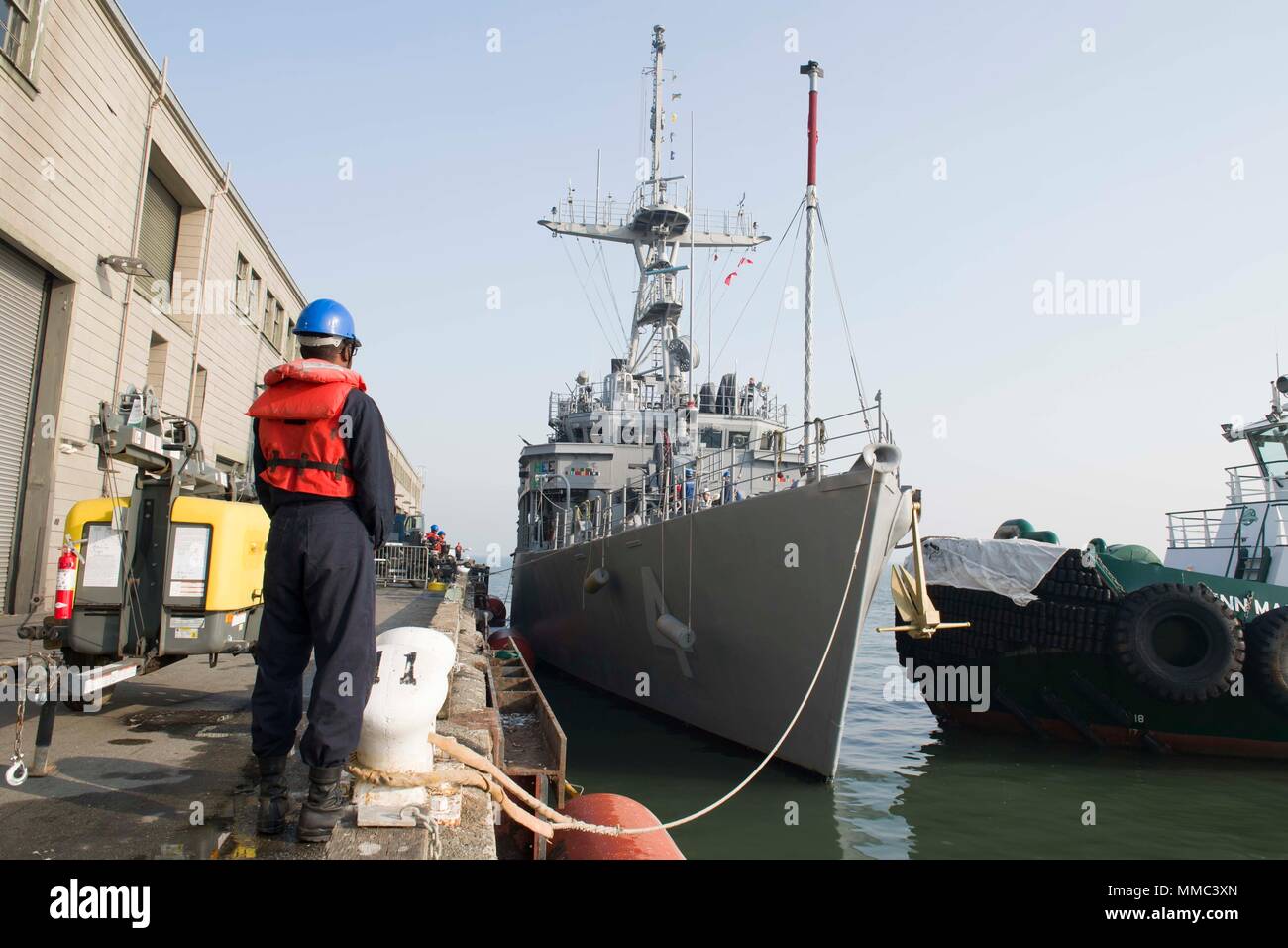 SAN FRANCISCO (Oct. 10, 2017) Avenger-class mine countermeasure ship ...