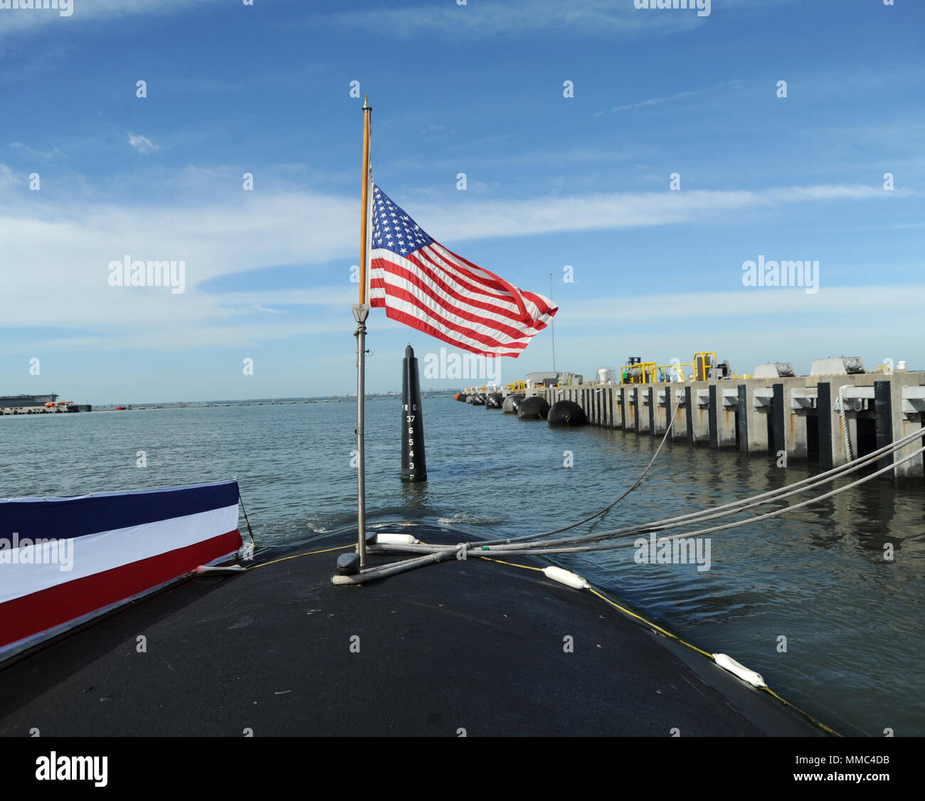 171006-N-HI707-640 NORFOLK (Oct. 6, 2017) The American flag flies at ...