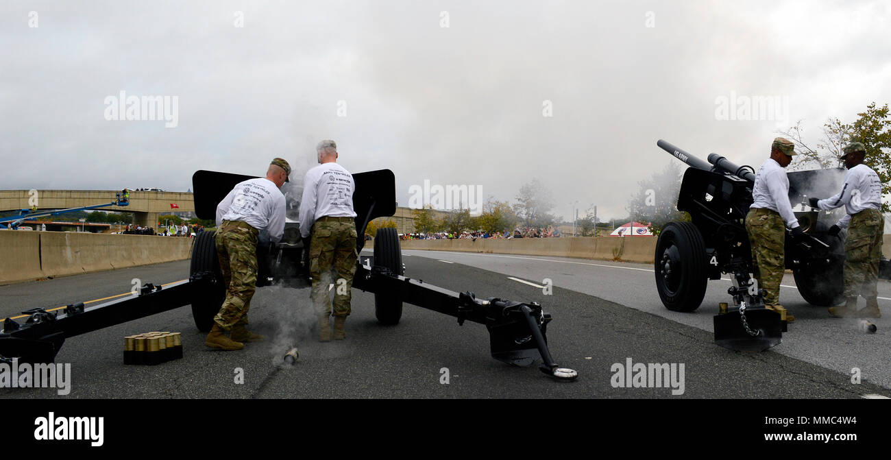 Soldiers from The Old Guard at Joint Base Myer-Henderson Hall, Virginia ...