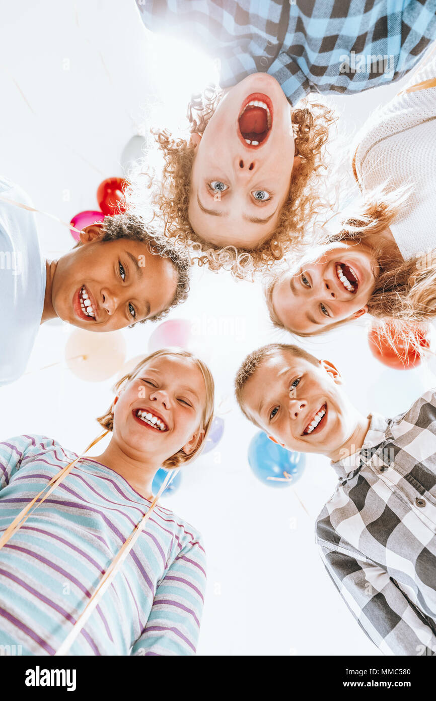Children circle standing hi-res stock photography and images - Alamy