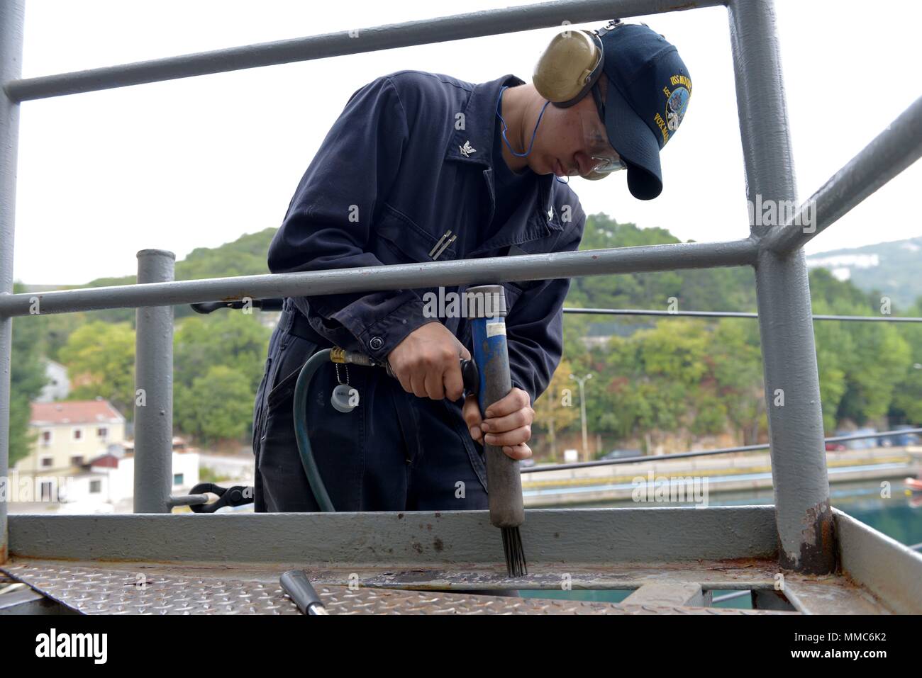 Uss briscoe hi-res stock photography and images - Alamy