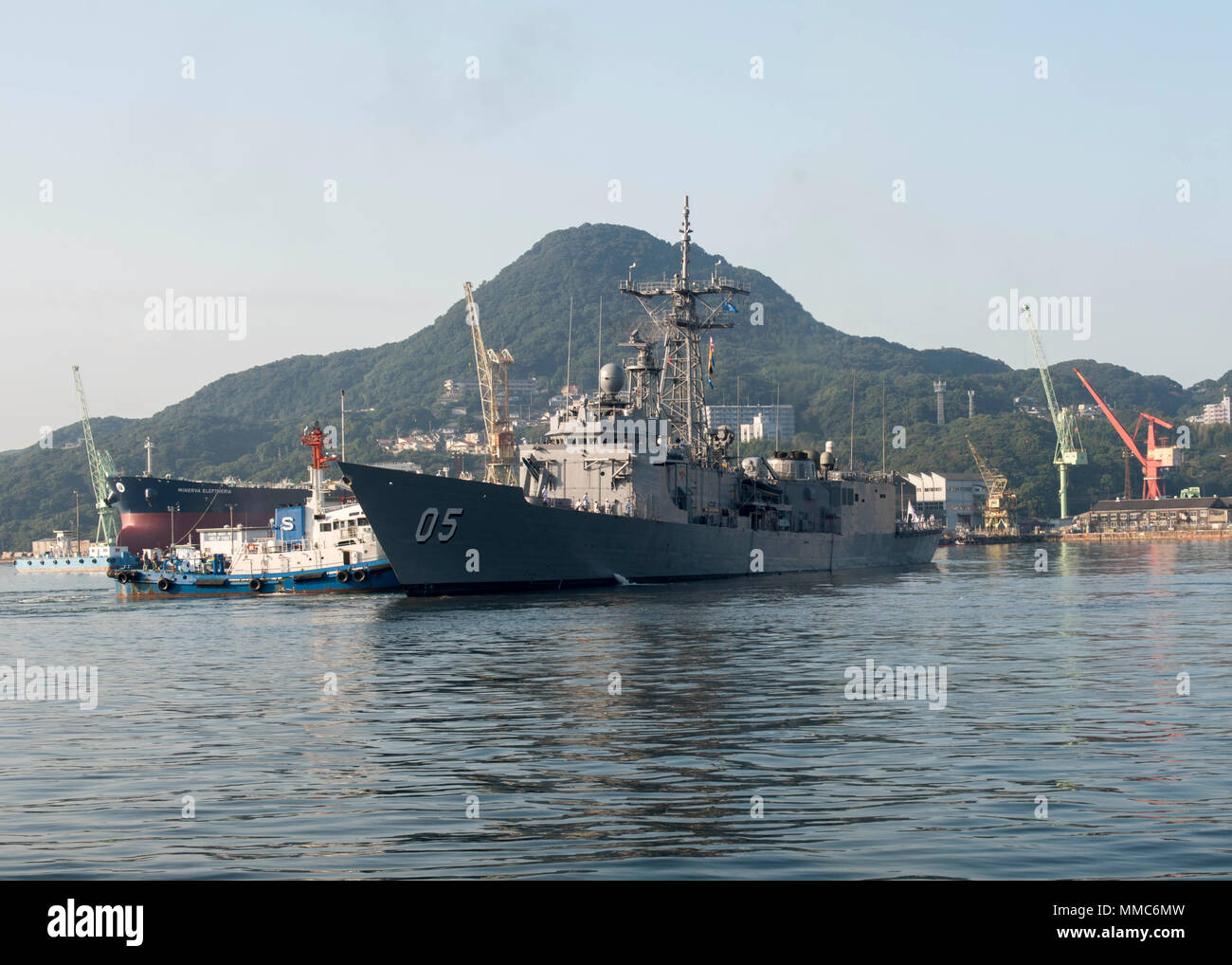 171008-N-RY519-0010 SASEBO, Japan (Oct. 9, 2017) Royal Australian Navy ...