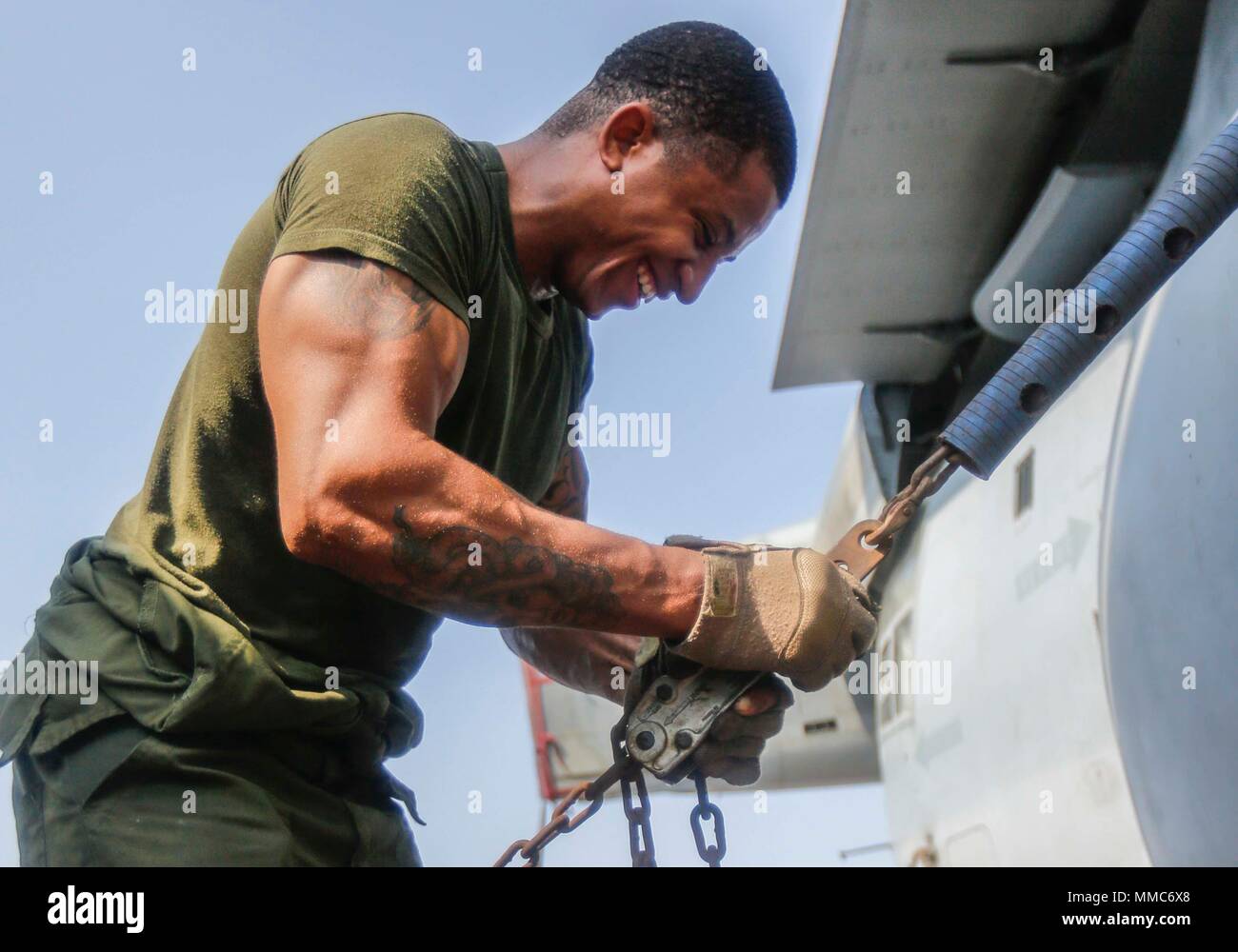 Rotary wings hi-res stock photography and images - Alamy