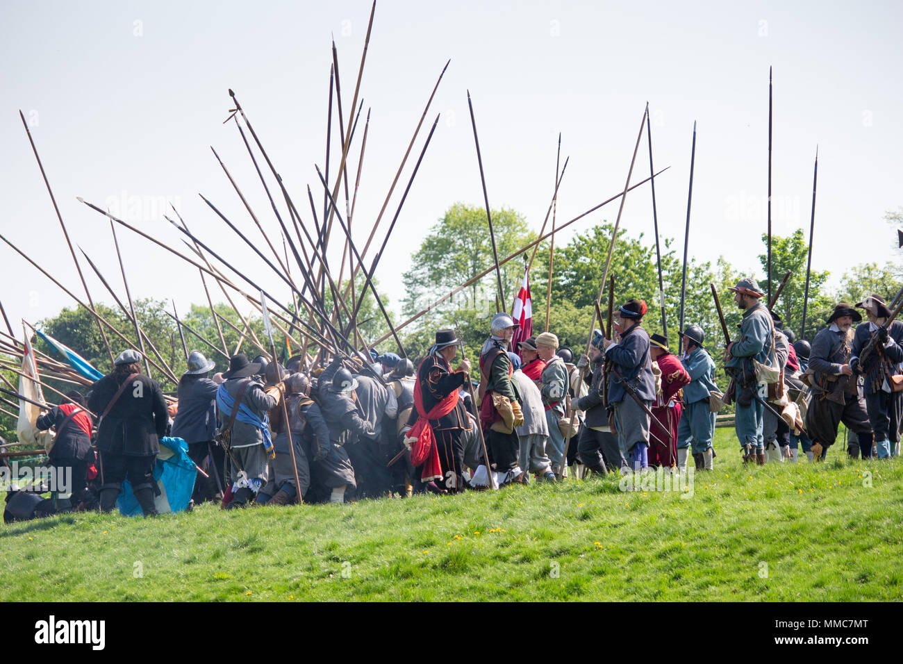 English civil war roundheads cavaliers hi-res stock photography and ...