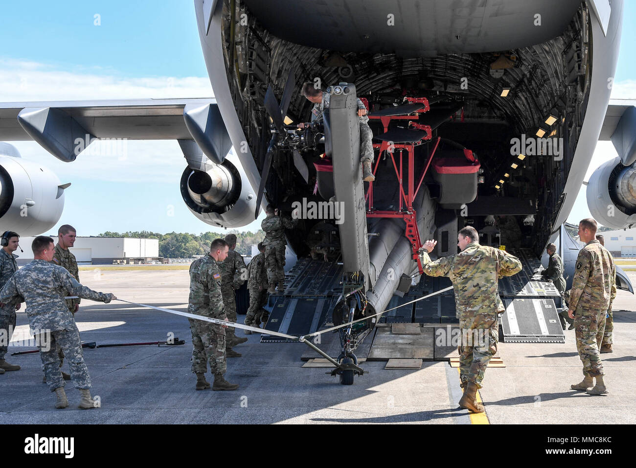 U.S. Army Soldiers assigned to the 101st CAB, Wings of Destiny, 101st ...