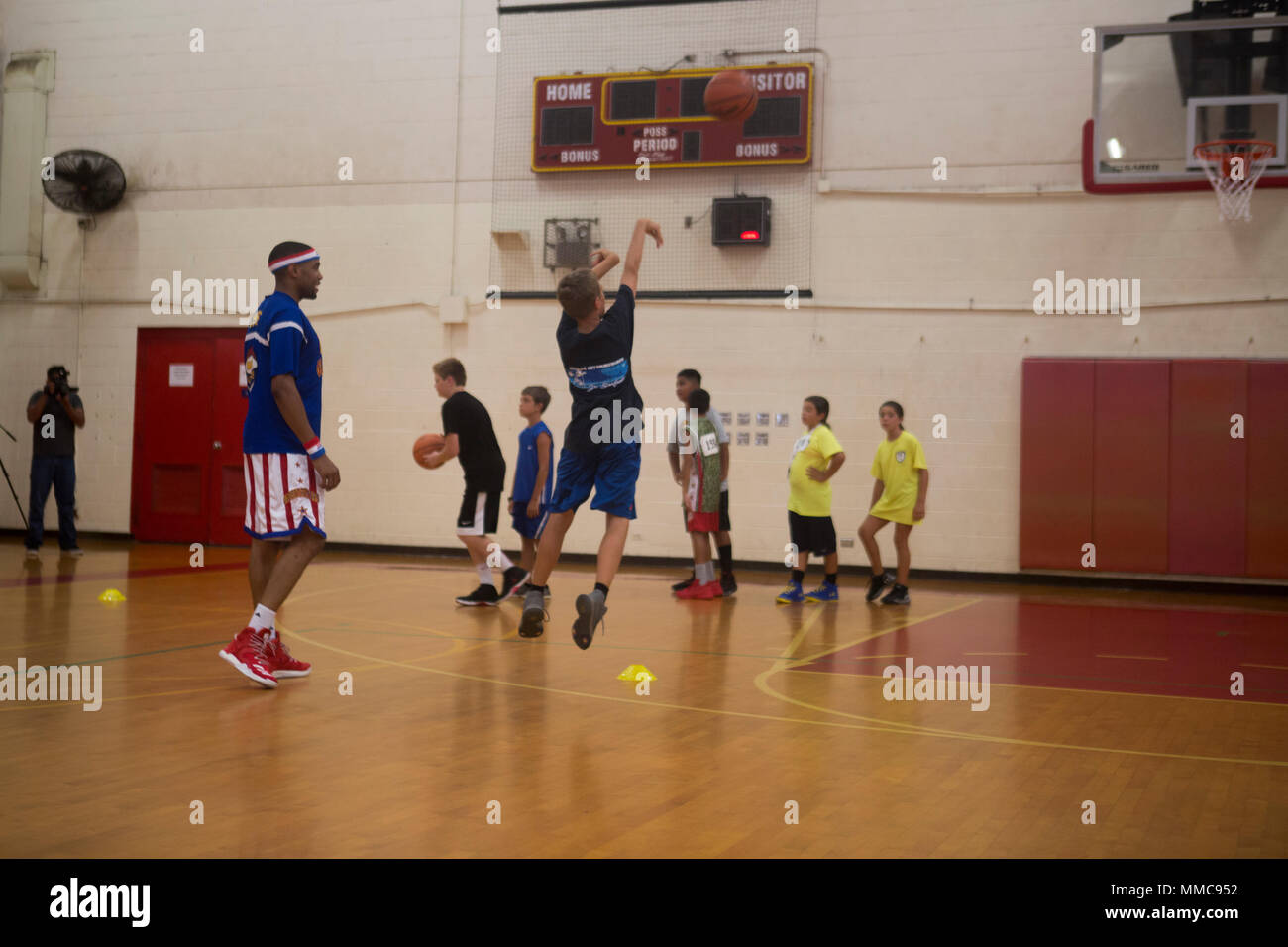 Child shoots basketball on hi-res stock photography and images - Alamy