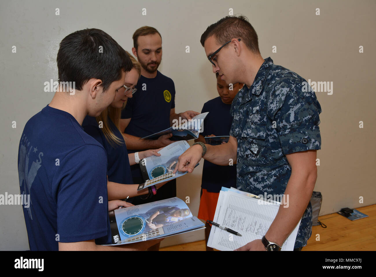 171005-N-MZ294-0028 WHITE BEAR LAKE, Minn. (Oct. 5, 2017) Yeoman 2nd ...