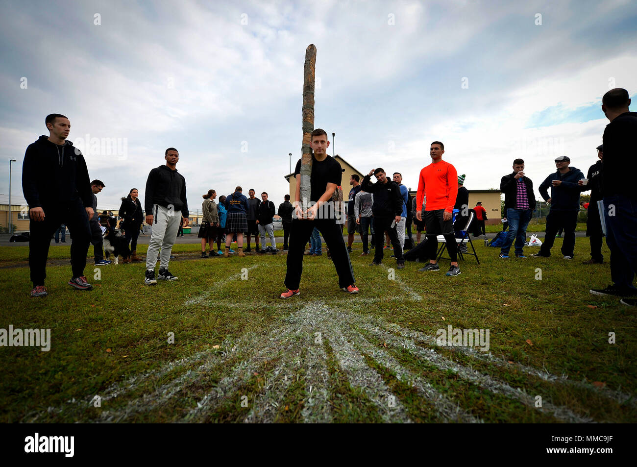 Log toss hi-res stock photography and images - Alamy