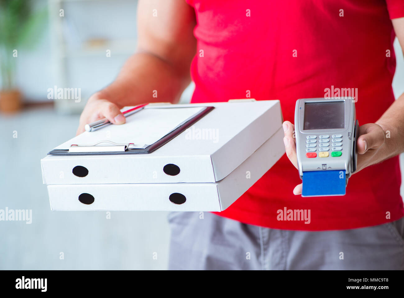 Pizza delivery being paid with pos and credit card Stock Photo - Alamy