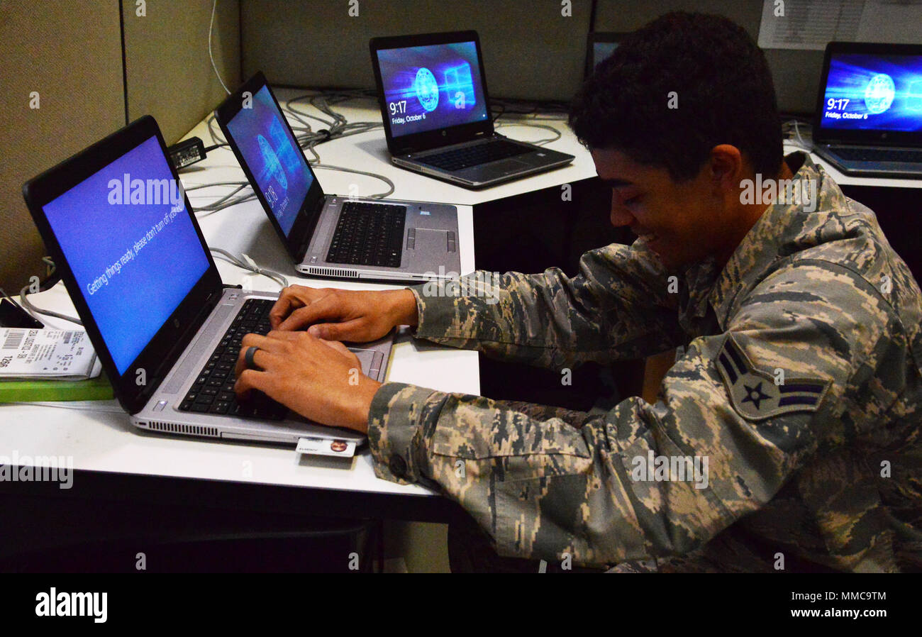 Windows 10 updates hi-res stock photography and images - Alamy