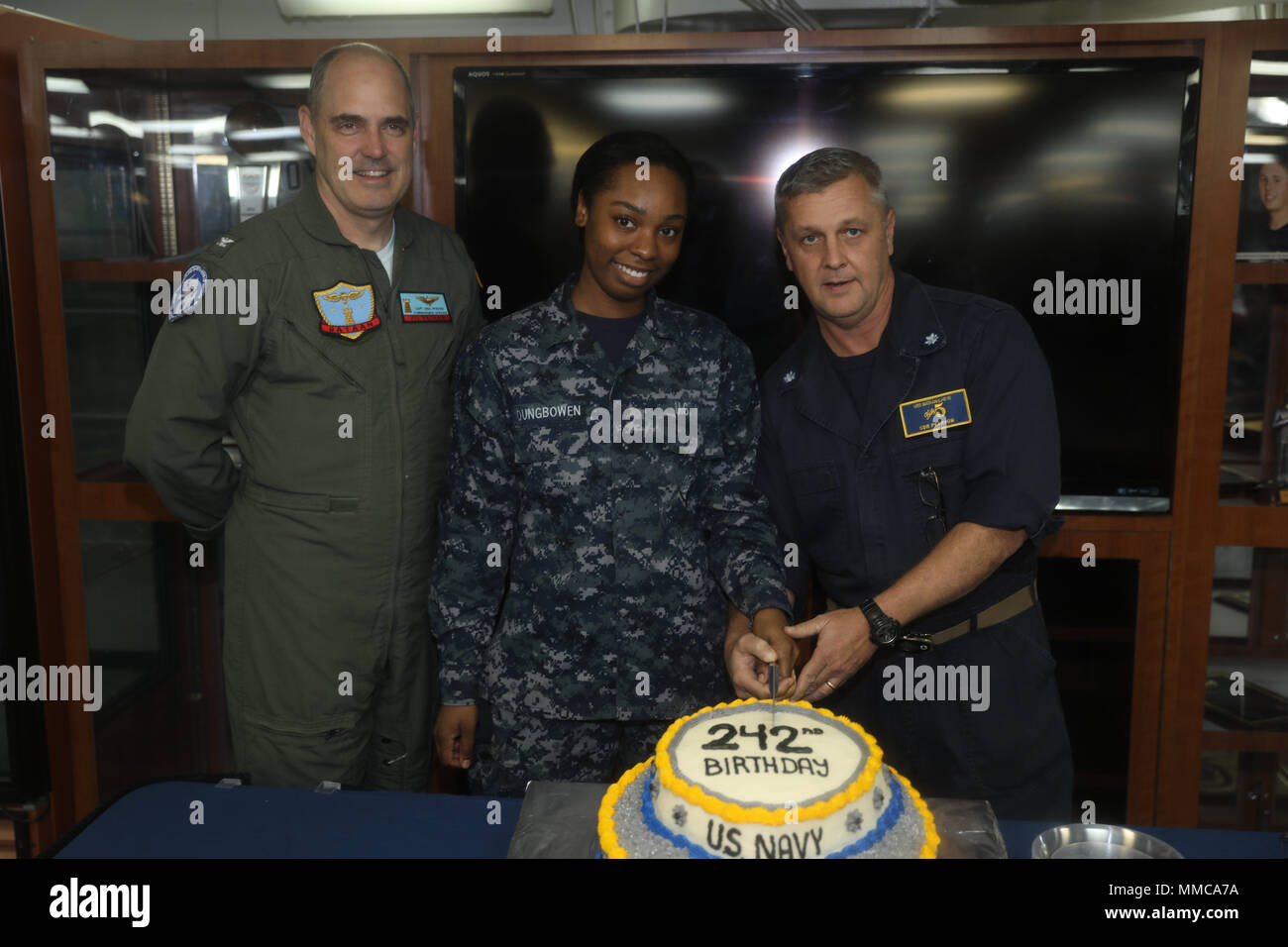 171013-N-KO533-0029 NORFOLK, Va., (October 13, 2017) Amphibious assault ...