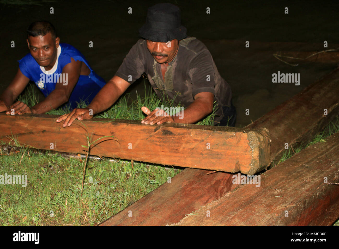 The Forest Management Unit (KPH) secures illegal timber in the river ...