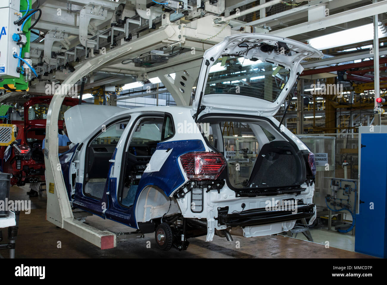 10 May 2018, South Africa, Uitenhage: Workers of automotive ...