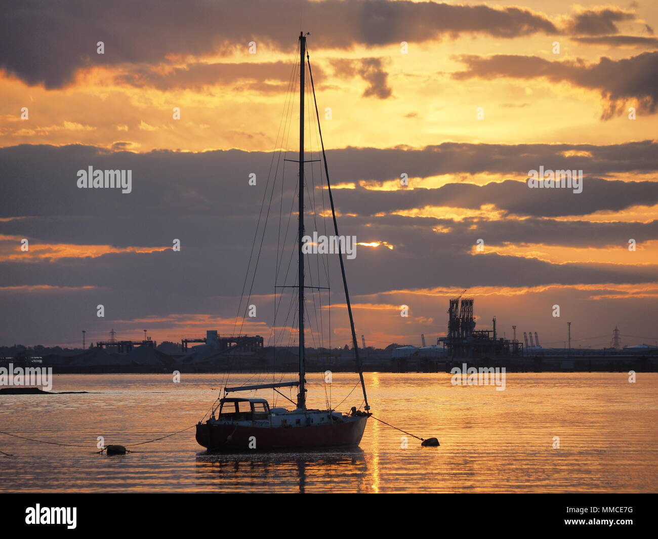 Queenborough, Kent, UK. 10th May, 2018. UK Weather: a golden sunset in ...