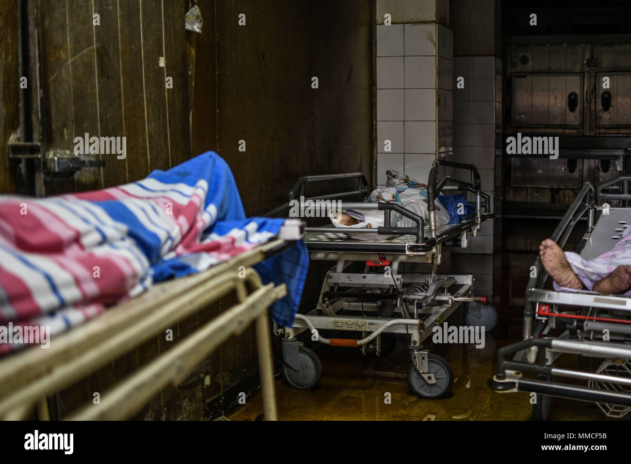 Dead bodies hospital hi-res stock photography and images - Alamy