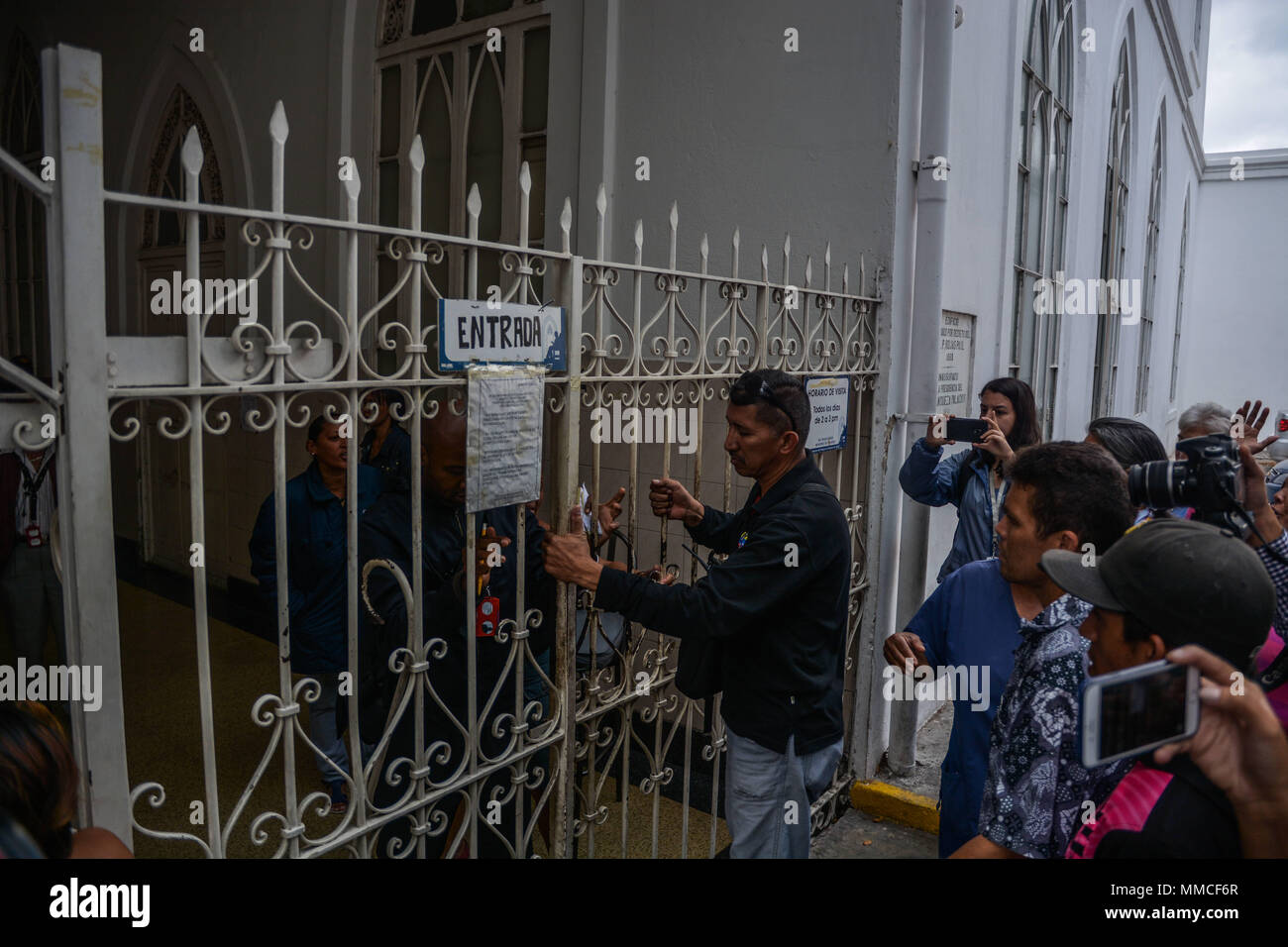 Doctors gate hi-res stock photography and images - Alamy