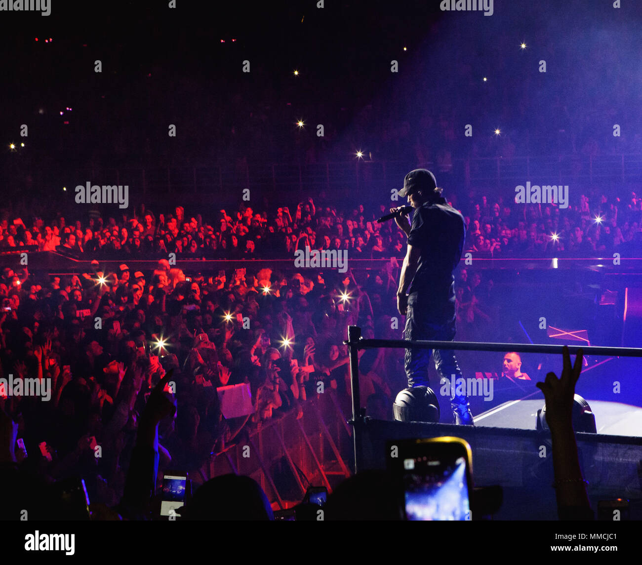 Enrique iglesias in concert hi-res stock photography and images - Alamy