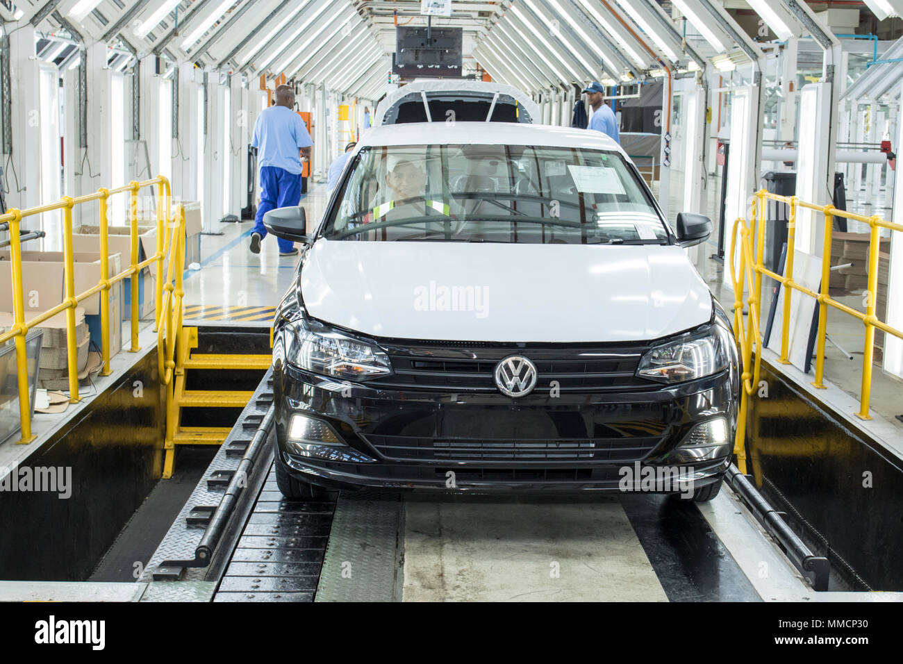 10 May 2018, South Africa, Uitenhage: Employees work on manufacturing a ...