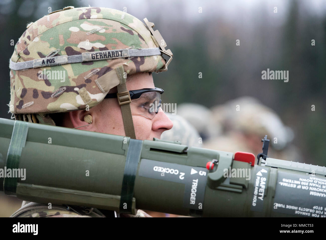 84 mm high explosive anti tank rocket hi-res stock photography and ...