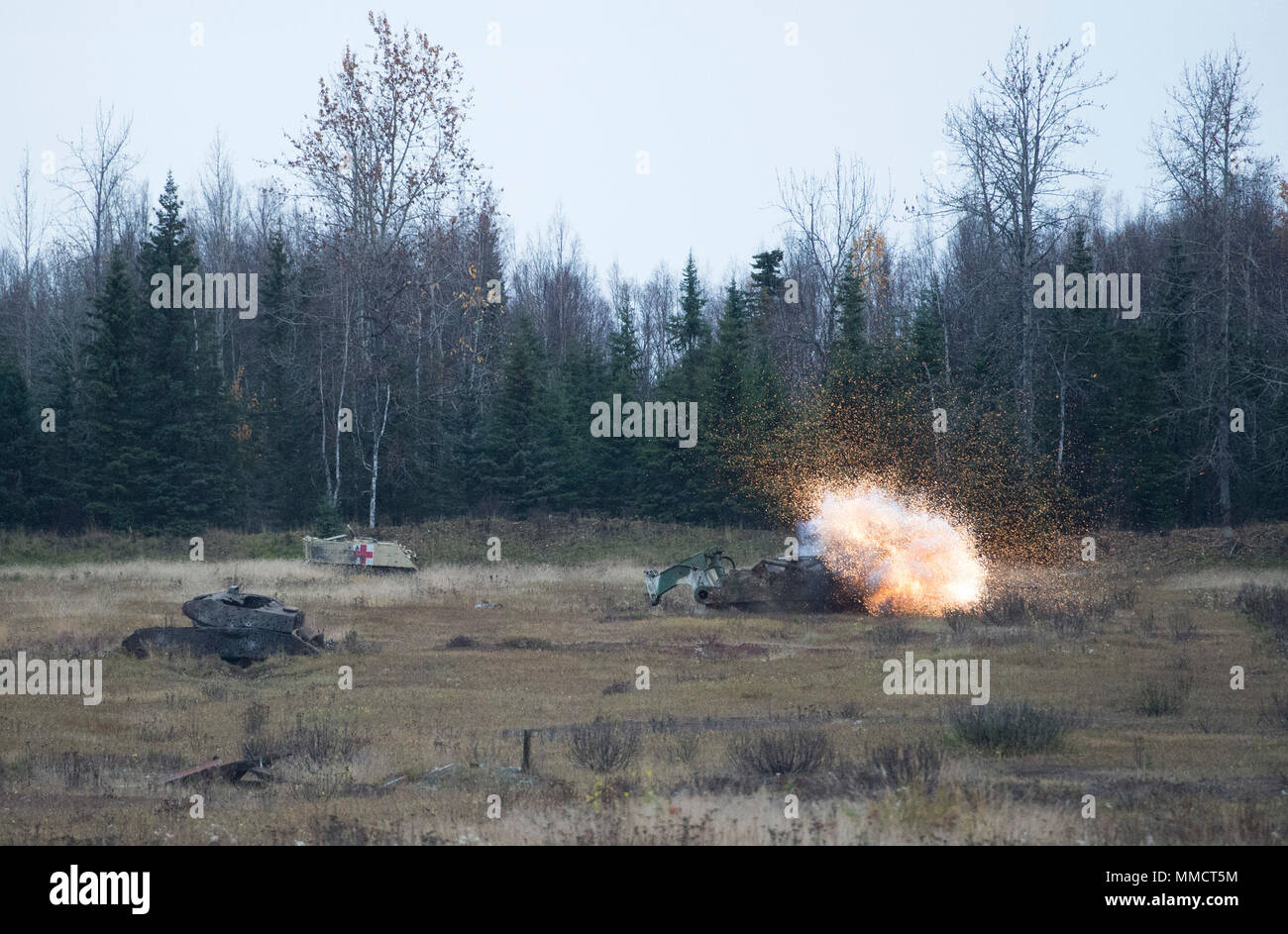 84 mm high explosive anti tank rocket hi-res stock photography and ...