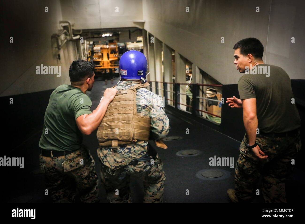 171003-M-MW401-043 U.S. 5TH FLEET AREA OF OPERATIONS (Oct. 3, 2017 ...