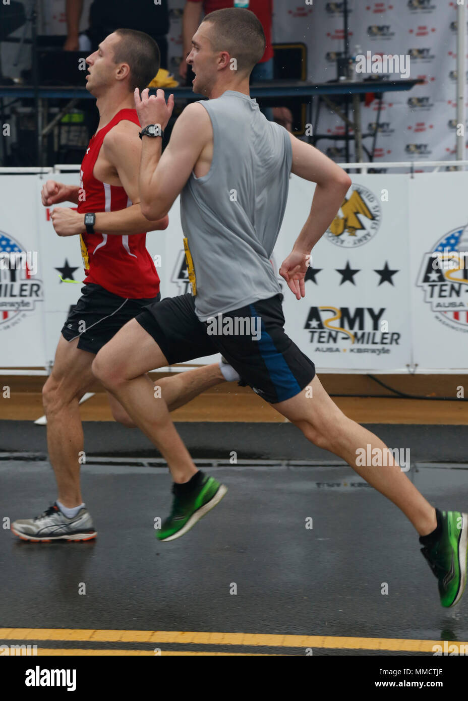 Participants compete in the 33rd annual Army Ten miler at Washington ...