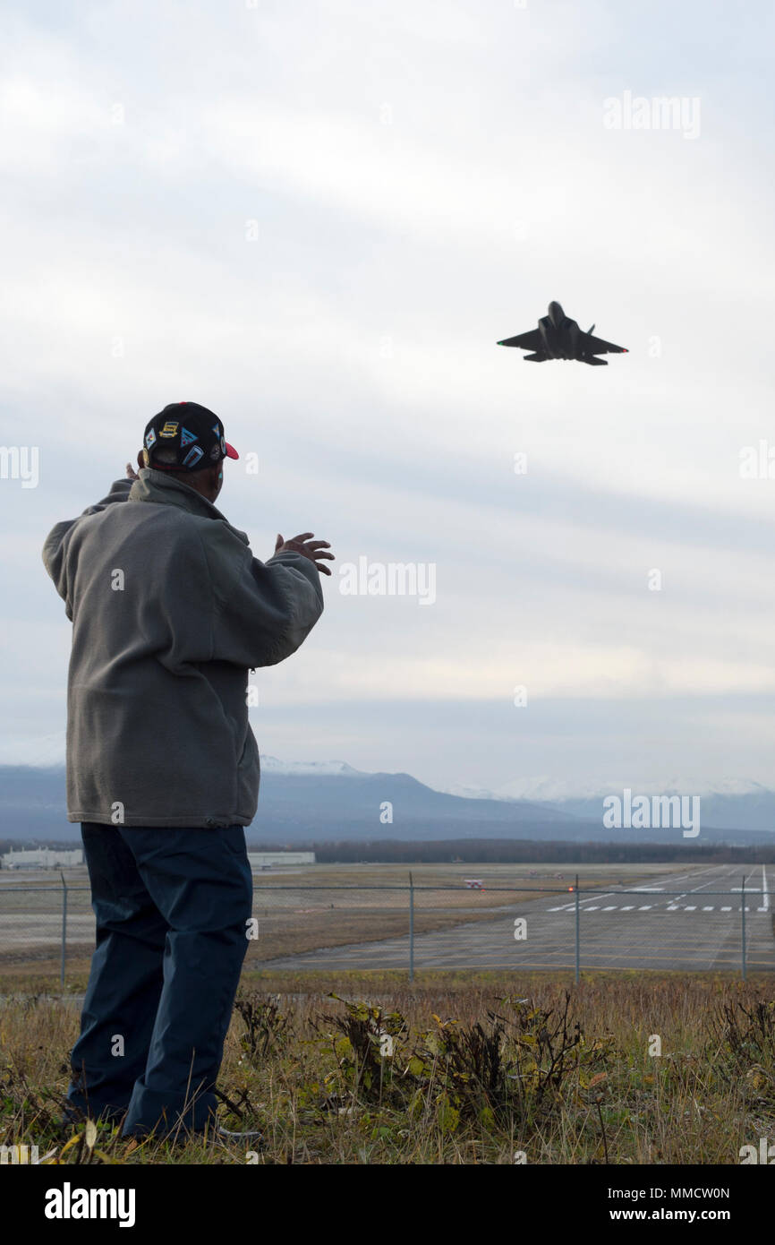 Army Air Corps Staff Sgt. Leslie Edwards, a Tuskegee Airman of the ...