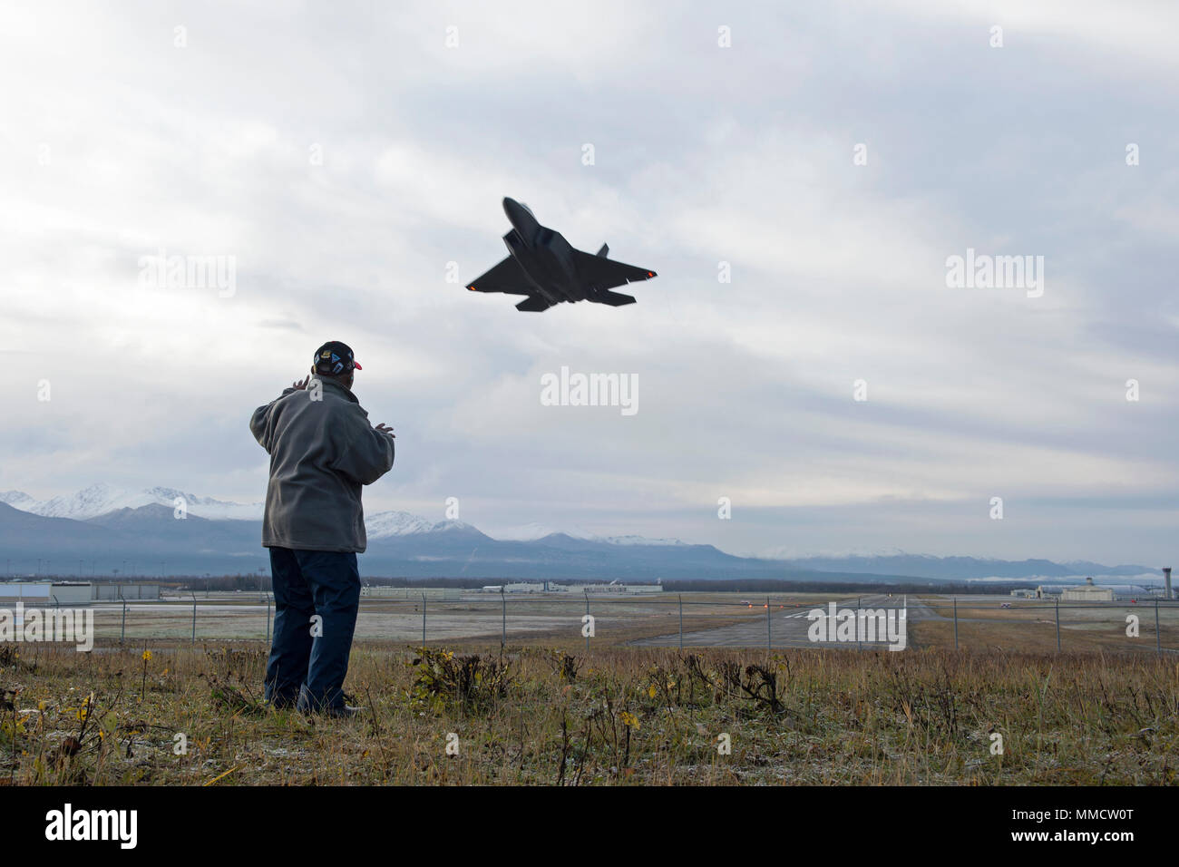 Army Air Corps Staff Sgt. Leslie Edwards, a Tuskegee Airman of the ...