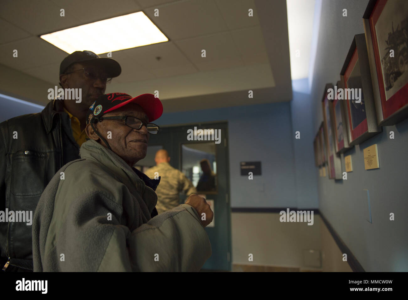 Army Air Corps Staff Sgt. Leslie Edwards, a Tuskegee Airman of the ...