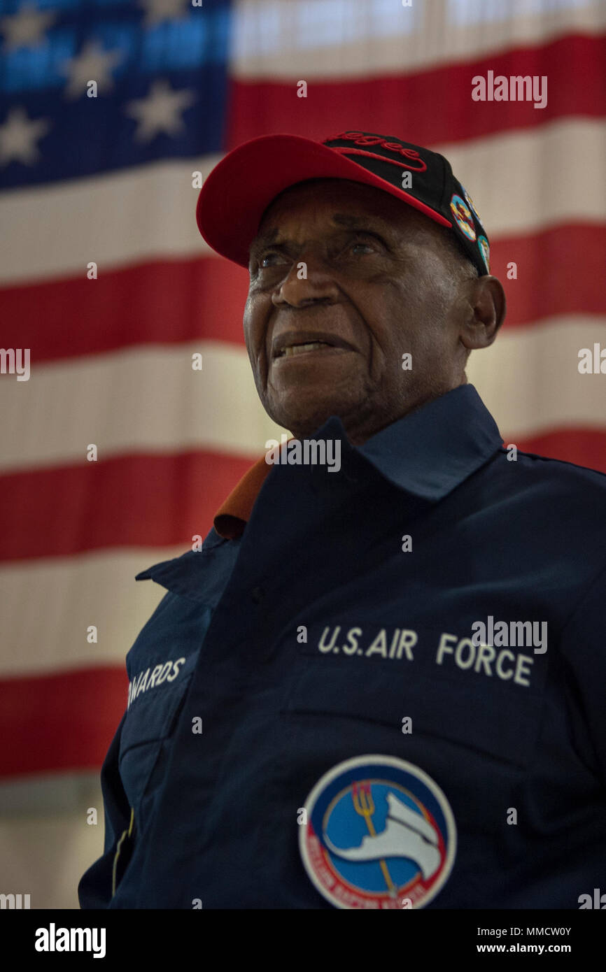 Army Air Corps Staff Sgt. Leslie Edwards, a Tuskegee Airman of the ...