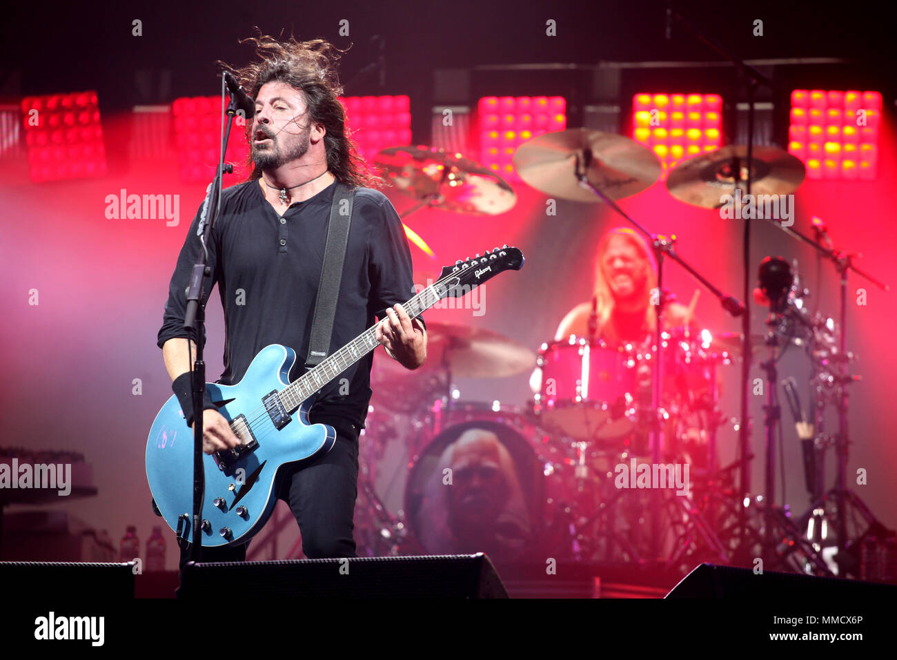 Foo fighters hi-res stock photography and images - Alamy
