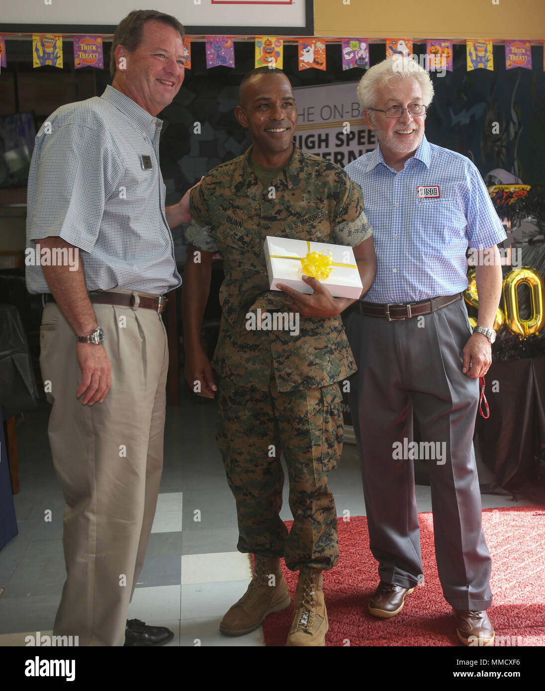 Visiting a native chief hi-res stock photography and images - Alamy